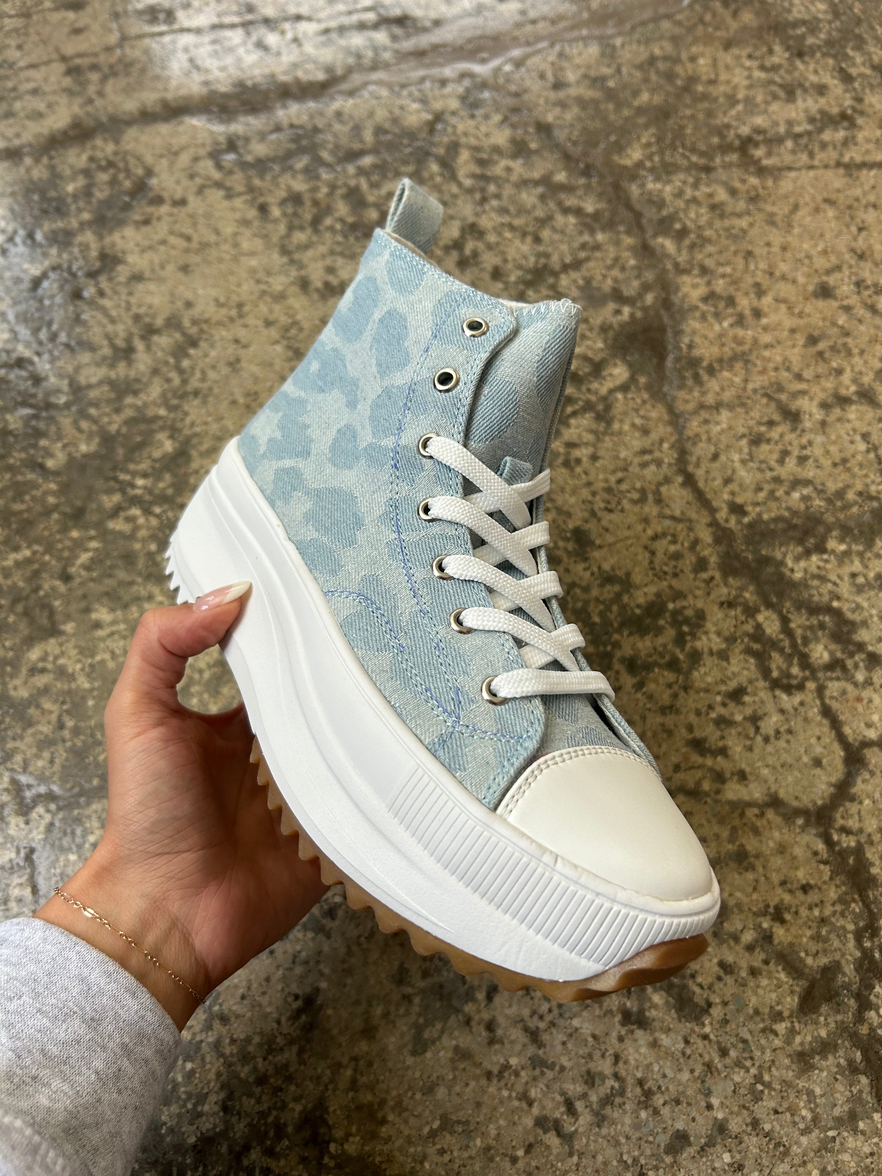 Casual Shoes – Willow Boutique