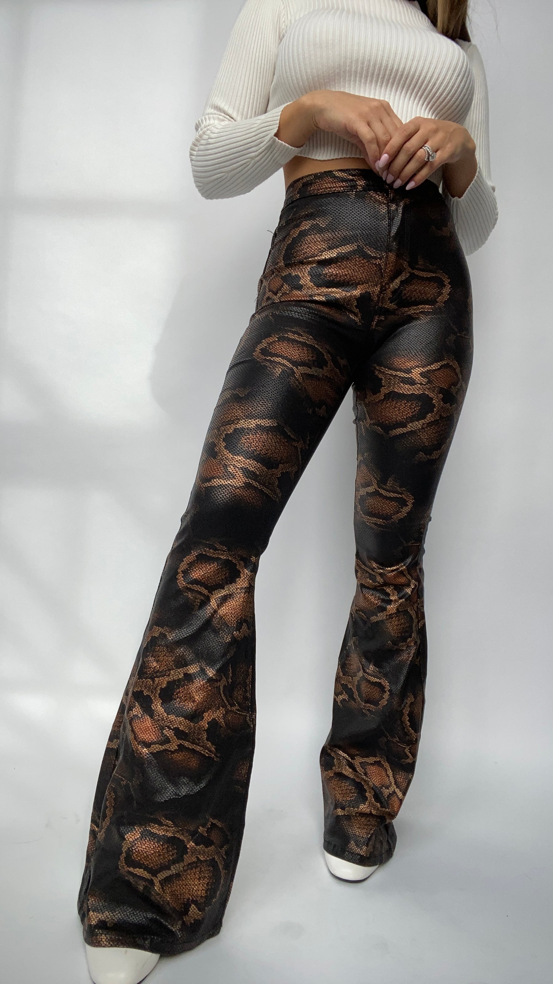 Fiona High Waisted Bell Bottom Flare Jeans - Snakeprint – Willow Boutique